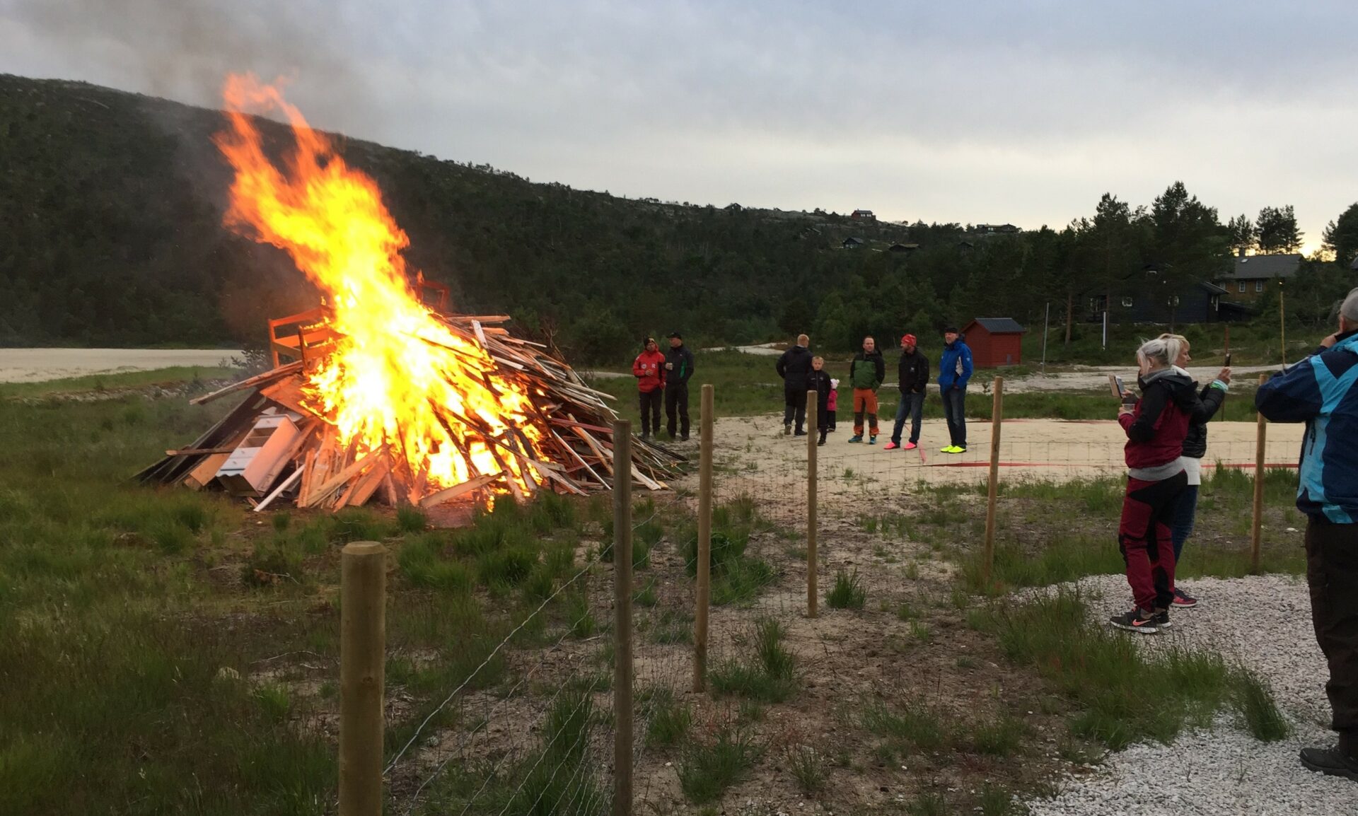 Sankthans feiring ved Gapahuken på Knaben – Knaben Sankthans feiring ved Gapahuken på Knaben – Knaben